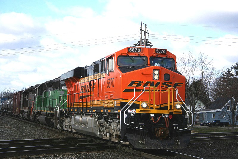 BNSF 5870
